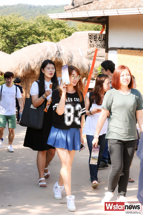 bnt world 중국sns기자단 쏟아지는 햇살에도 안동하회마을에 눈을 뗄 수 없어요 | 한국경제