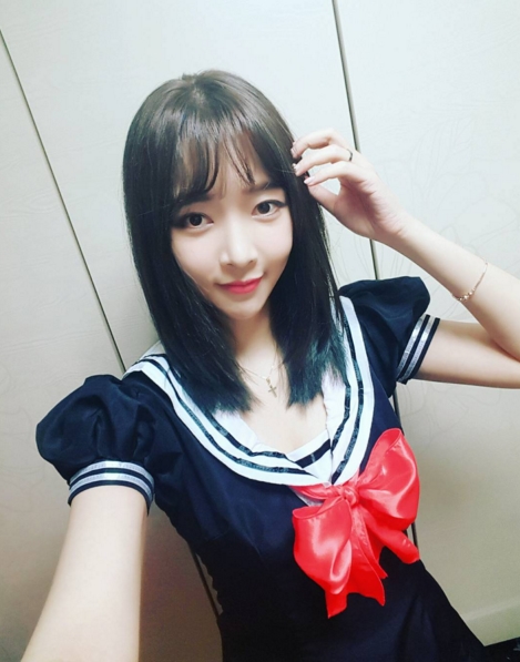 배슬기 할로윈데이 맞아 섹시 스쿨룩 공개 피 분장 전단계 텐아시아