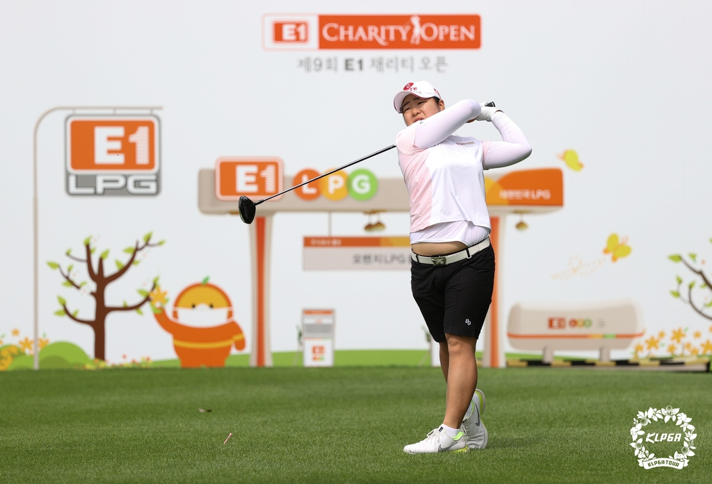 지한솔, KLPGA 투어 E1 채리티오픈 2R 선두…하민송 2위 | 한국경제