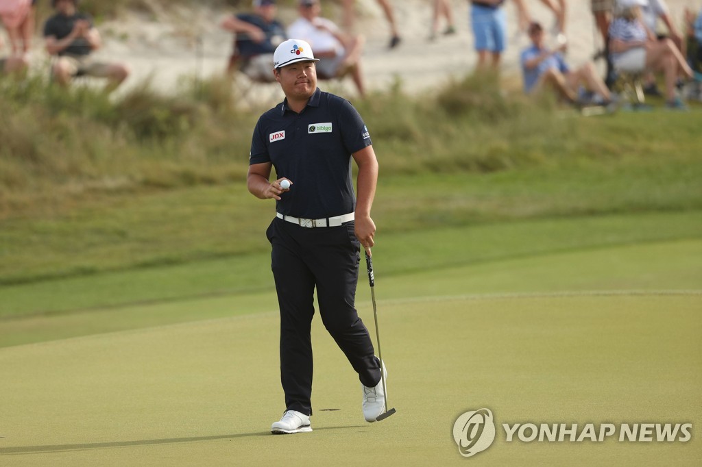 51세 미컬슨, PGA 챔피언십 3R 단독 선두…임성재 6타 차 10위 | 한국경제