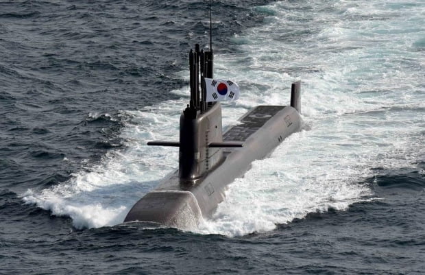 SLBM 장착 첫 독자개발 3000t급 잠수함 도산안창호함 임무 시작 | 한국경제
