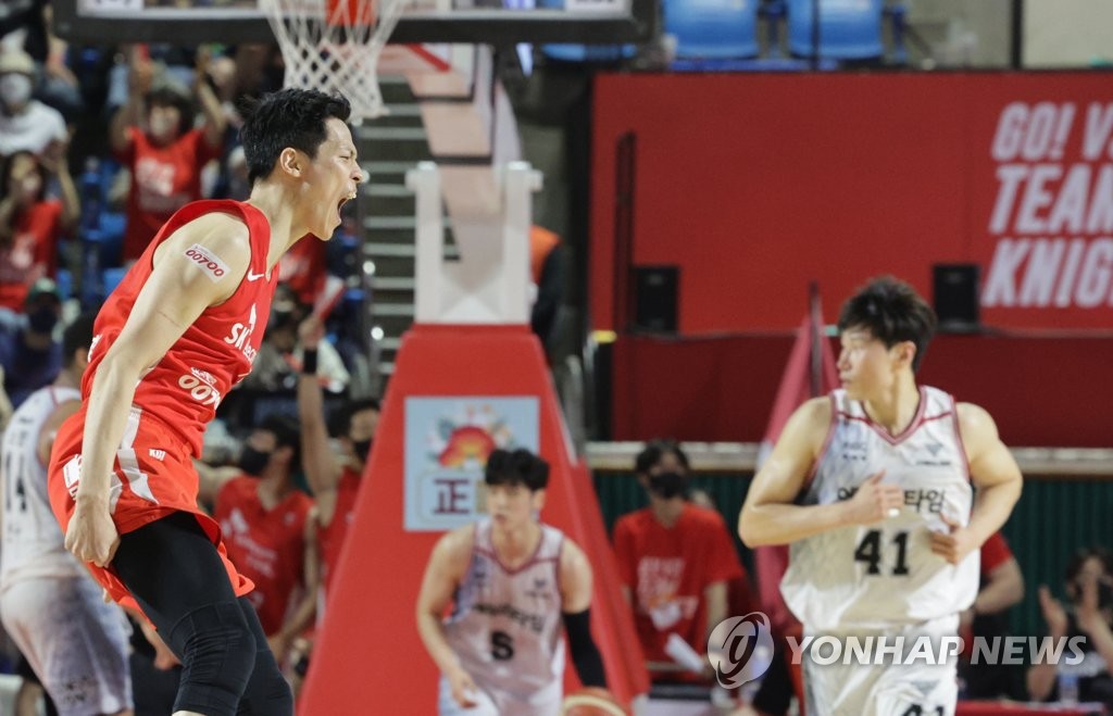 속공 농구 SK의 중심 잡은 김선형…프로 첫 PO MVP로 우뚝 | 한국경제