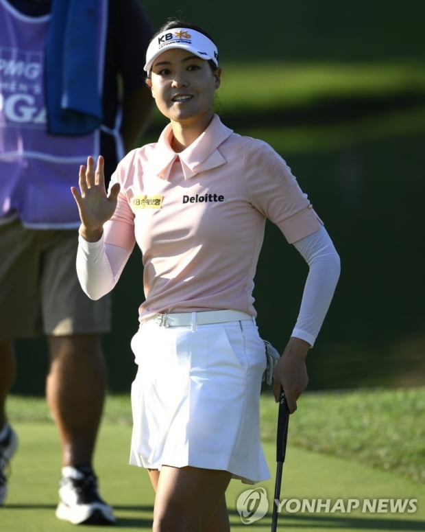 전인지, KPMG 여자 PGA 챔피언십 2R 6타 차 단독 선두 | 한국경제