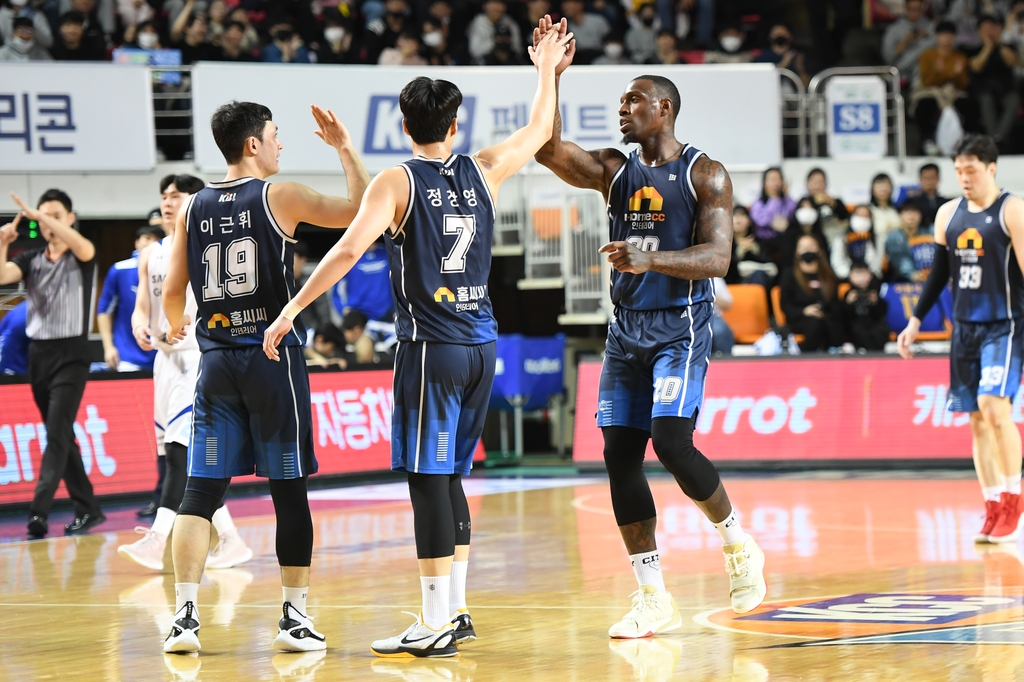 프로농구 6·7위 KCC·kt, 나란히 승리…1경기 차 6위 경쟁(종합) | 한국경제