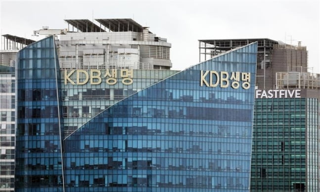 [단독]KDB생명 매각 잠정 중단…산업은행, 자회사로 편입한다