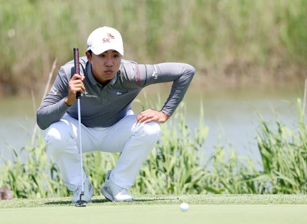 KPGA 클래식 2R 선두 김한별 "계속 공격적으로…바람이 변수"