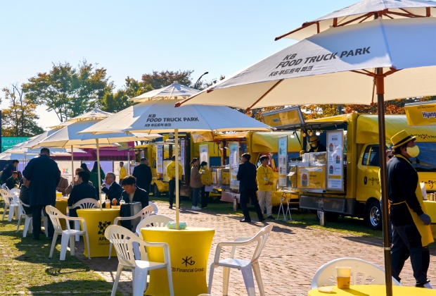 KB금융, 2025 APEC CEO 서밋’ 현장에서 글로벌 손님맞이에 앞장서 | 한국경제